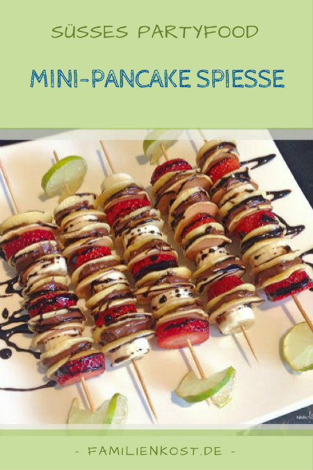Rezept: Mini-Pancakes-Spieße mit Obst und Schokolade Rezept: Mini-Pancakes-Spieße mit Obst und Schokolade